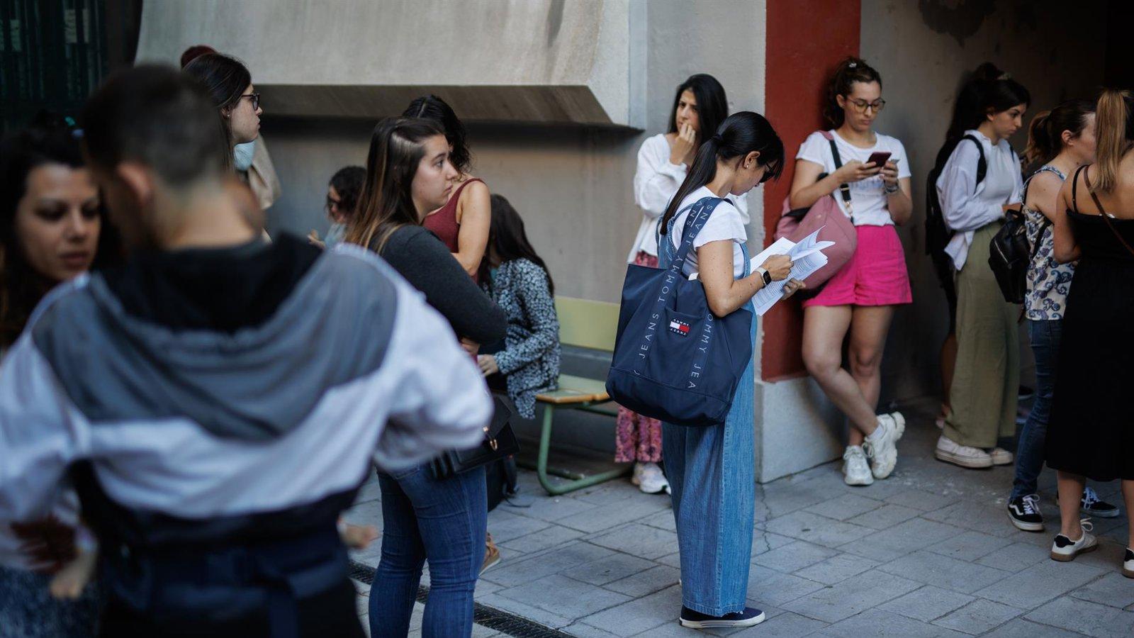 Comunidad de Madrid duplica plazas para oposiciones de maestros a 1.756